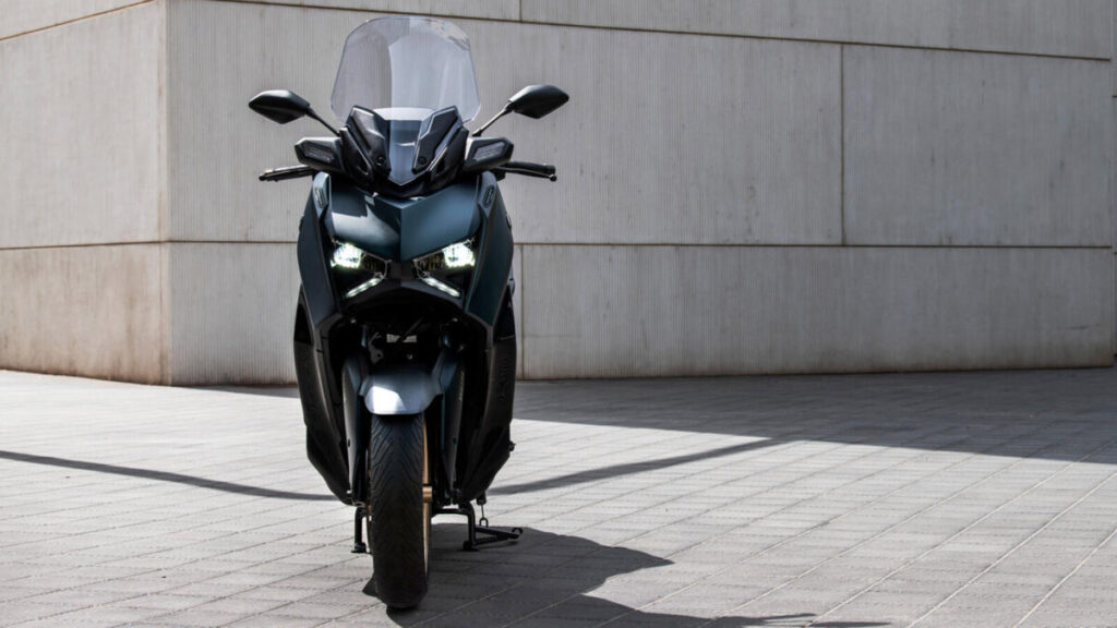 Yamaha XMAX 300 TECH MAX – Directomotor